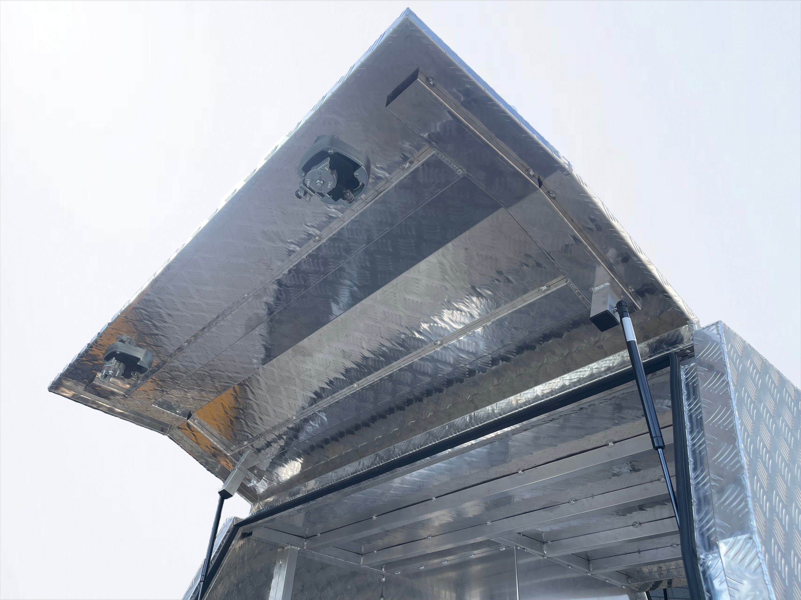 Aluminium Checker Canopy Dog Box — Eureka Canopies