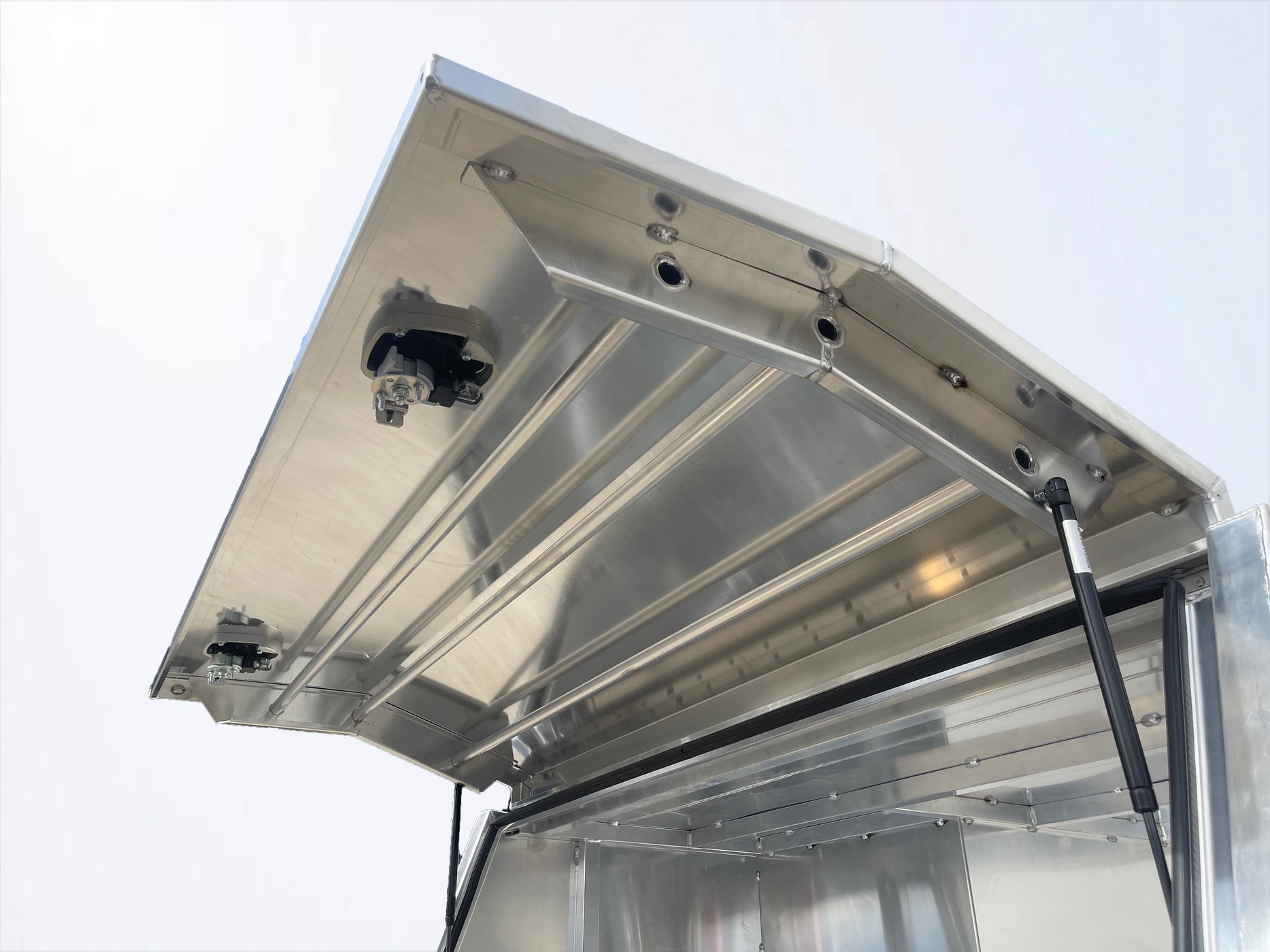 Aluminium Flat Canopy Dog Box — Eureka Canopies